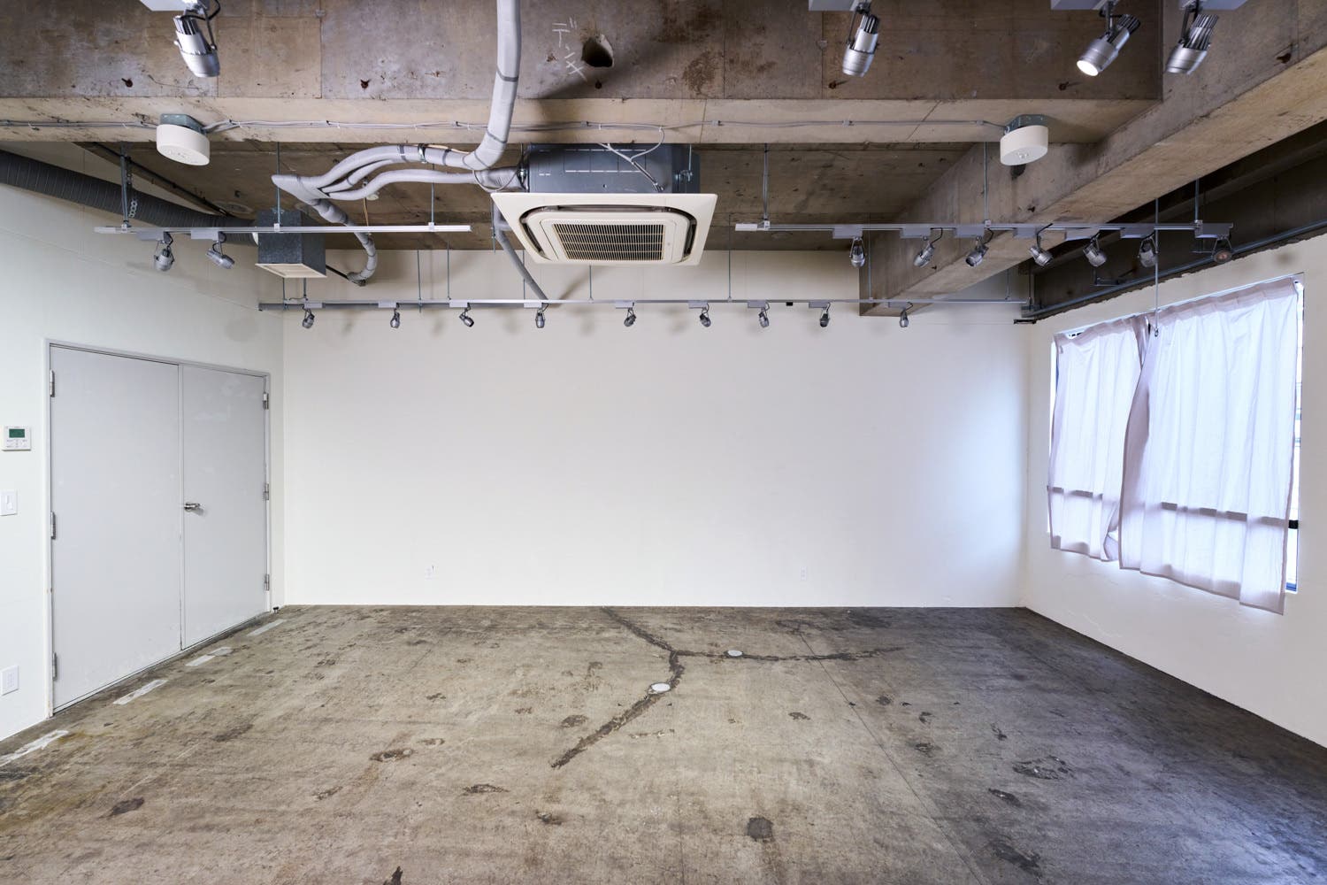 【Node 207】池尻大橋・大橋会館｜クリエイティブな熱量が交差する、アトリエ型撮影・展示空間の写真2