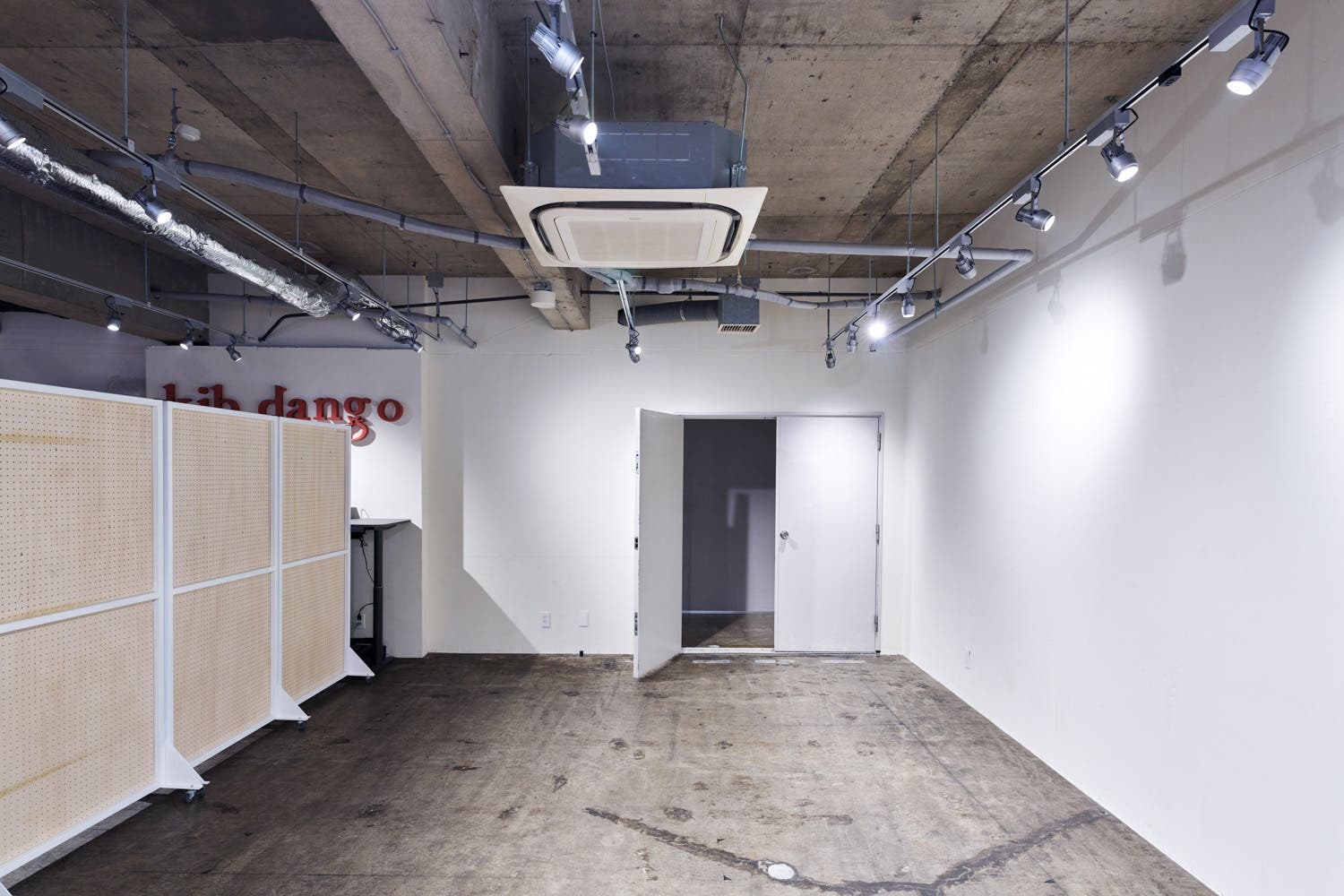 【Node 207】池尻大橋・大橋会館｜クリエイティブな熱量が交差する、アトリエ型撮影・展示空間の写真4