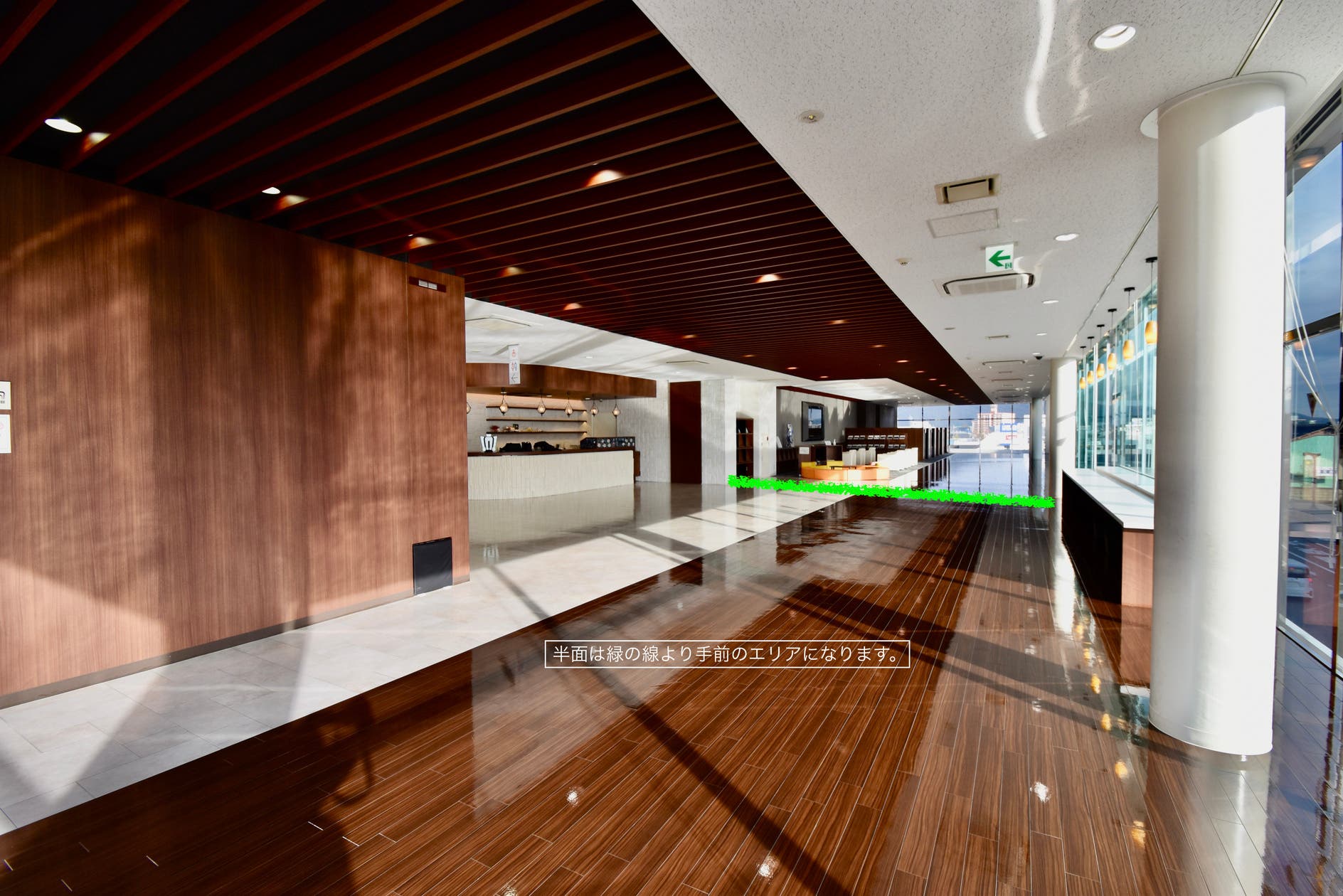 【トヨタモビリティ富山 高岡】国道8号線沿い！2階ショールームの半面を利用可能！最大30名！イベント、研修、セミナーなどに！の写真1