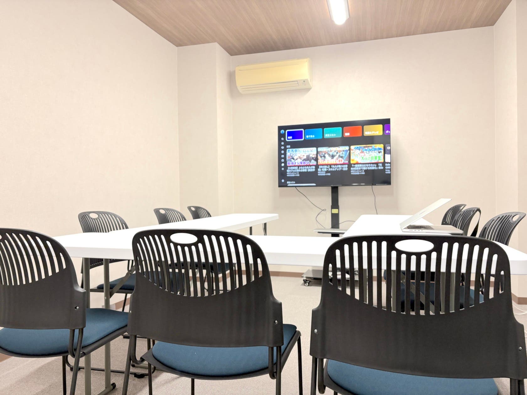 【上本町駅1分】OPEN記念🎉ゴミ捨て無料！最大9名✨WiFi・電源・50㌅モニター★会議・研修/ミニキッチン付・パーティOKの写真2