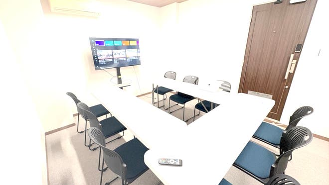 【上本町駅1分】OPEN記念🎉ゴミ捨て無料!最大9名✨WiFi・電源・50㌅モニター★会議・研修/ミニキッチン付・パーティOKの写真3