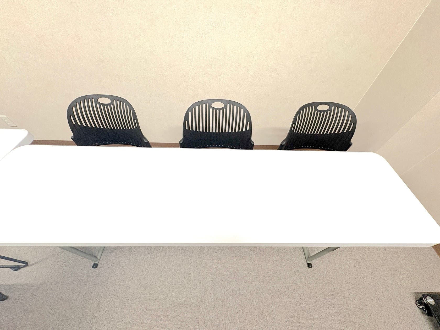 【上本町駅1分】OPEN記念🎉ゴミ捨て無料！最大9名✨WiFi・電源・50㌅モニター★会議・研修/ミニキッチン付・パーティOKの写真6