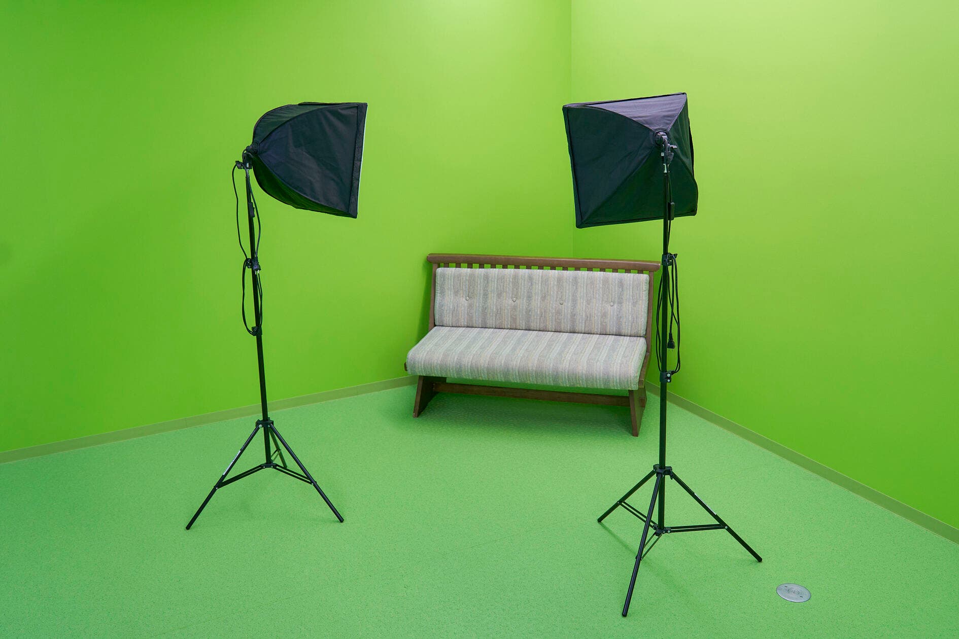 【大阪北区】最安級1,000円/h～持ち込み特化グリーンバックスタジオ！配信・撮影・コスプレ・ペット対応の写真2