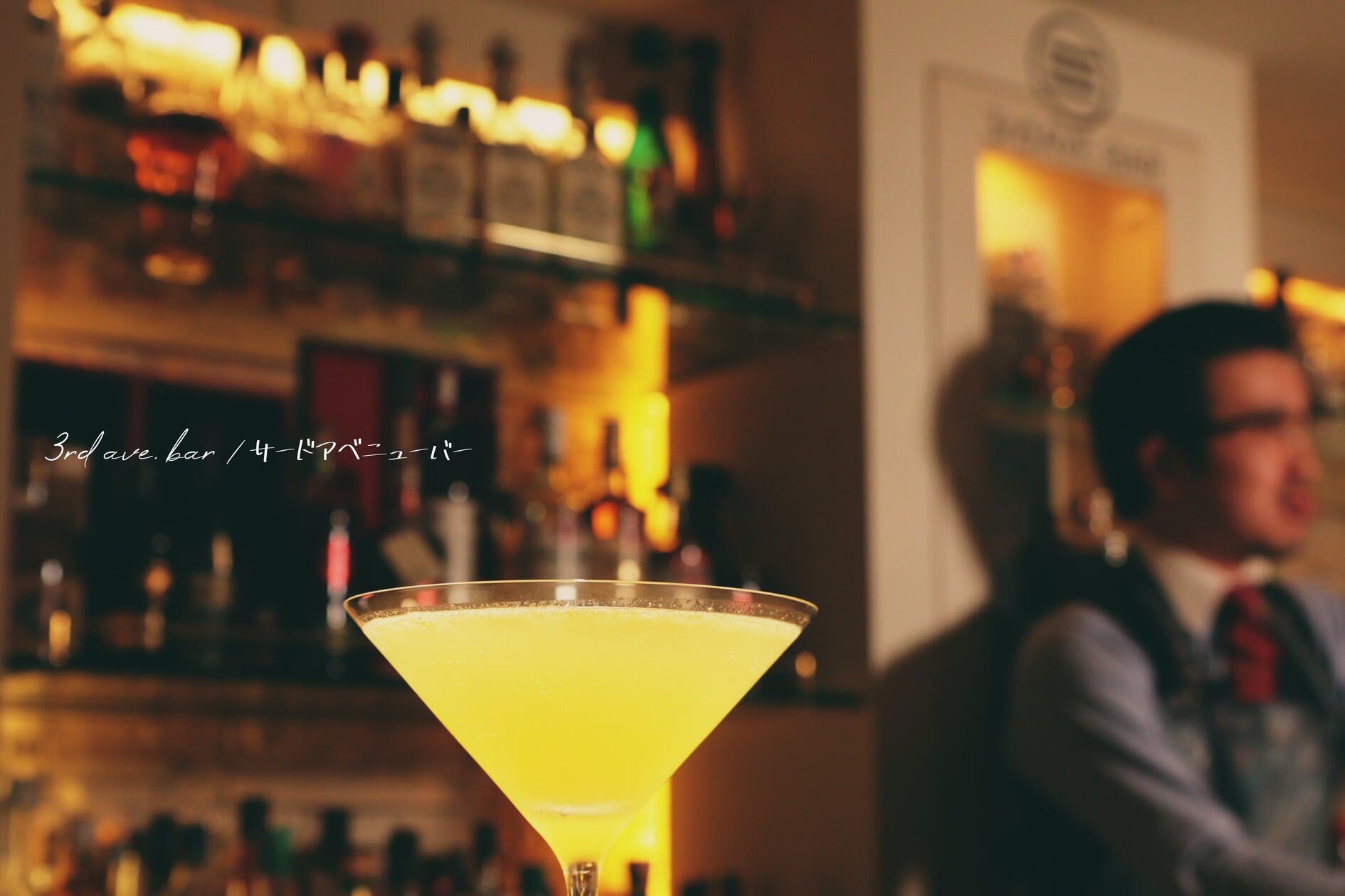 【四谷三丁目】駅近徒歩2分！白を基調としたカクテルバーの写真3