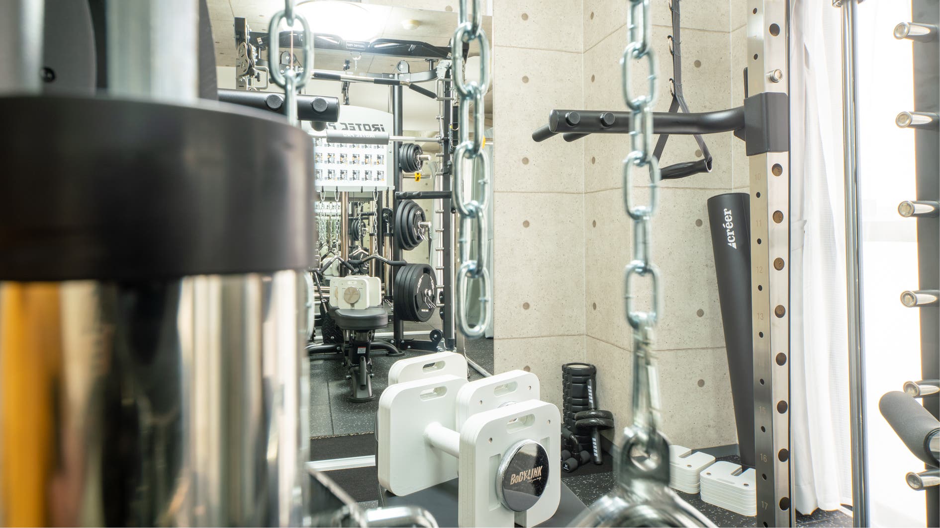 JR天王寺駅徒歩すぐ🚃255KG高機能マルチスミスマシン/大画面鏡2面/スマホ設置場所を多数ご用意で撮影し放題。の写真7