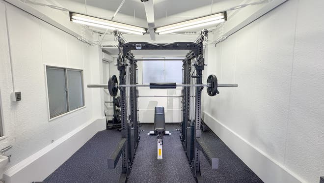 完全貸切ジム|高重量OK・撮影利用可・パワーラック/スミスマシン、ケーブル完備 大塚駅徒歩8分の写真1