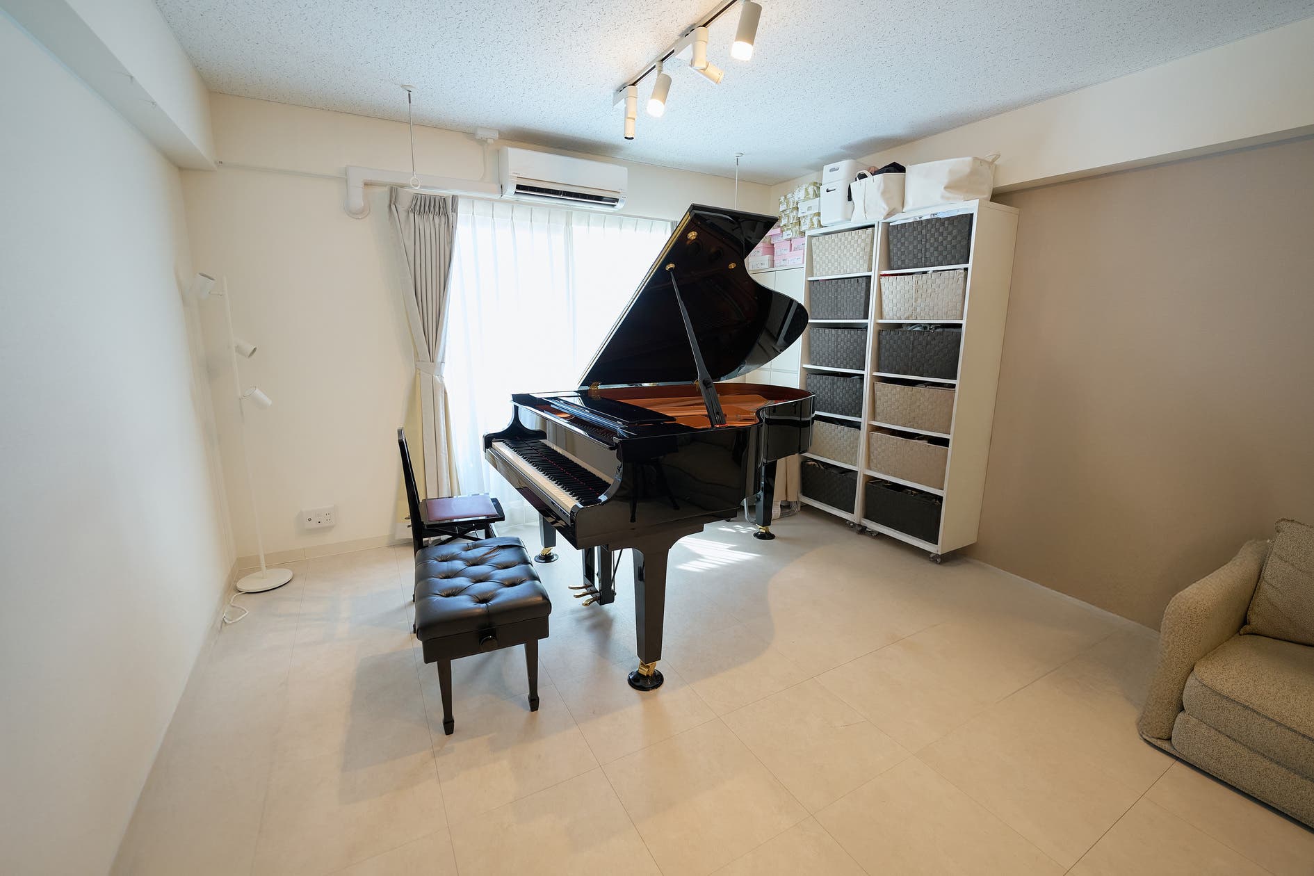 YAMAHA C3完備｜完全貸切ピアノスタジオ・撮影利用可の写真1