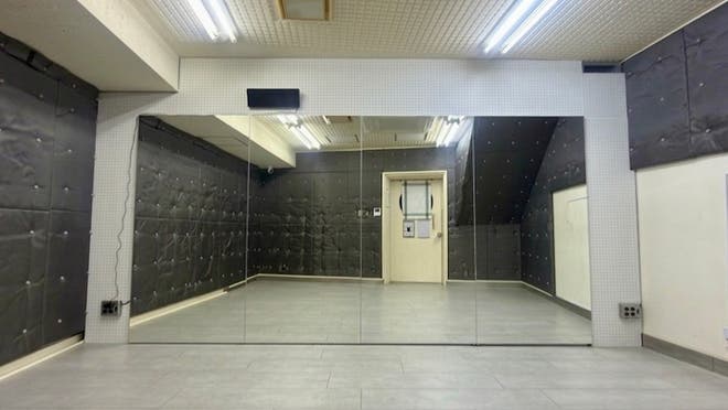 \NEW OPEN オープン価格/徒歩1分で地下へ。ダンス練習・撮影・鑑賞・楽器演奏の写真1