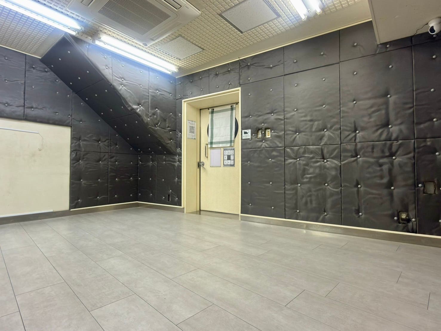 ＼NEW OPEN オープン価格／徒歩1分で地下へ。ダンス練習・撮影・鑑賞・楽器演奏の写真5