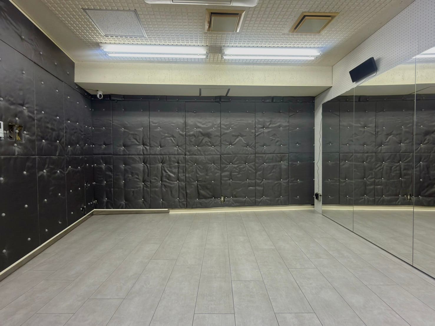 ＼NEW OPEN オープン価格／徒歩1分で地下へ。ダンス練習・撮影・鑑賞・楽器演奏の写真6
