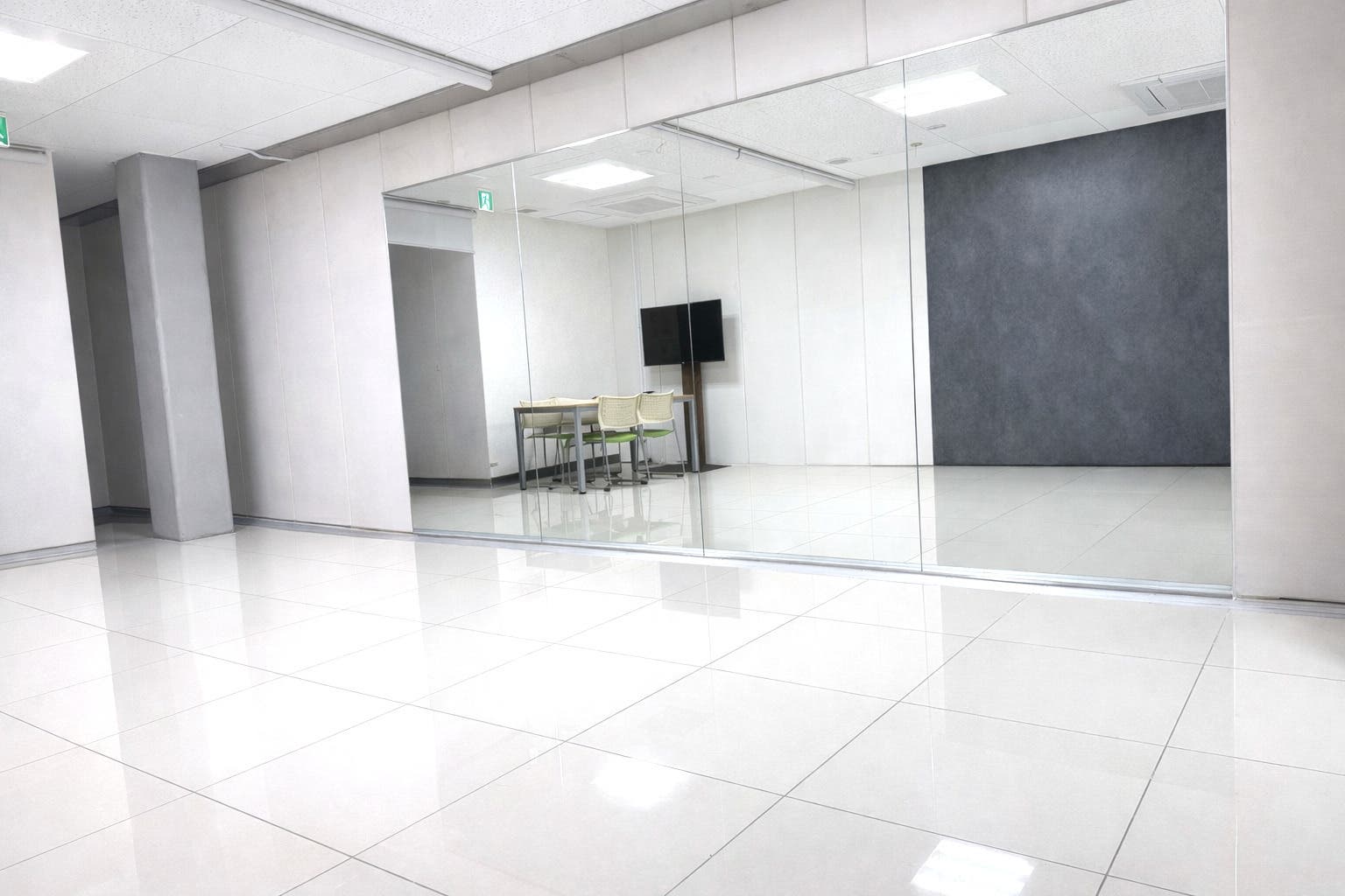 ＜天六撮影スタジオRe:＞🪞壁面鏡🆕設置💖駅徒歩2分🚃光回線Wi-Fi🛜ダンス💃更衣室👗撮影/ポートレートの写真2