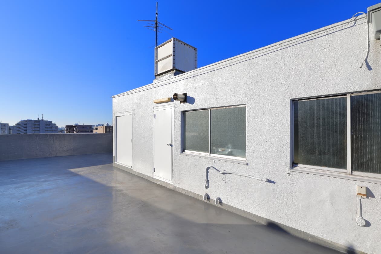 「4階建てビルの屋上」と「4階スペース」の撮影ロケーションの写真8