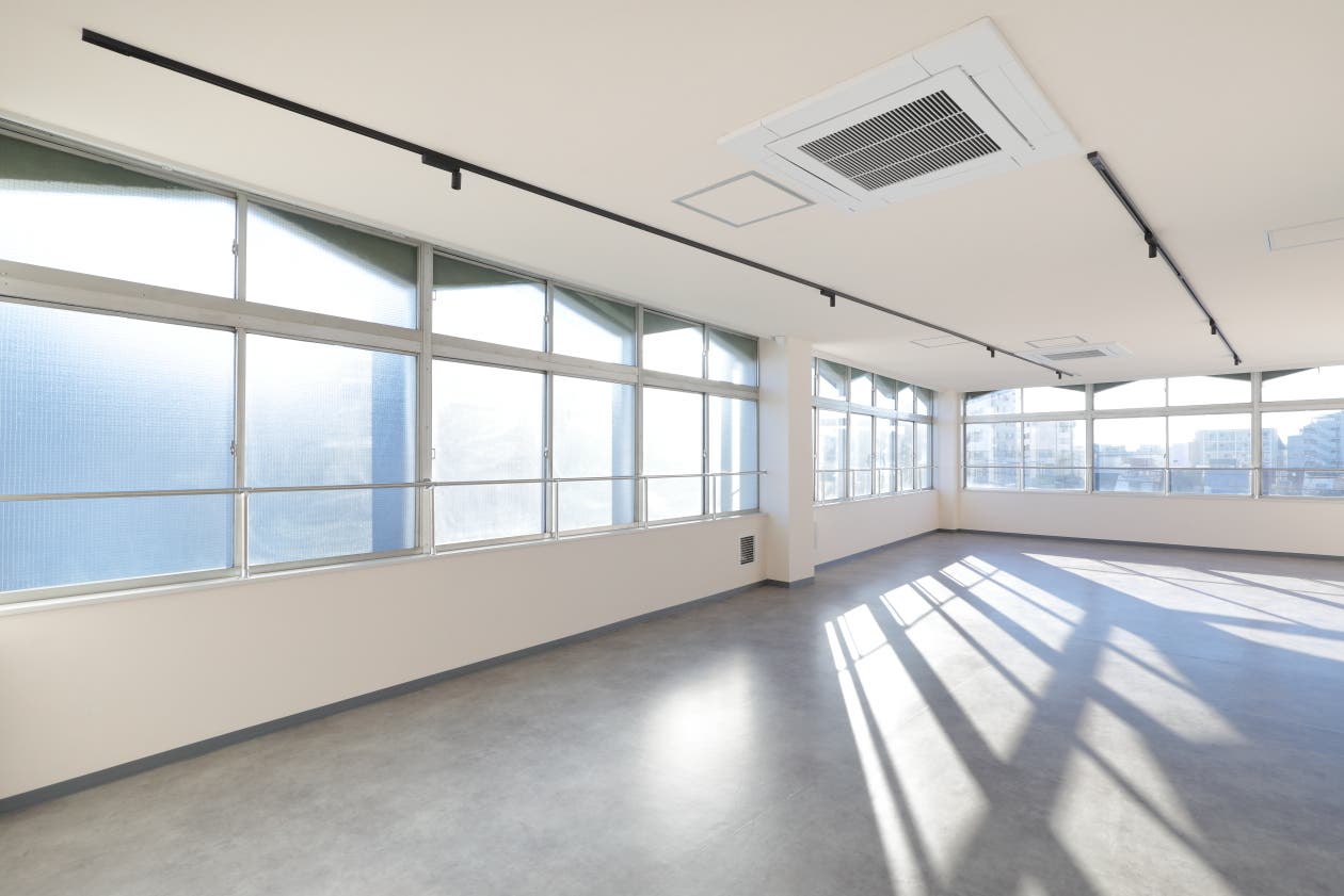 「4階建てビルの屋上」と「4階スペース」の撮影ロケーションの写真20