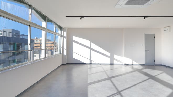 「4階建てビルの屋上」と「4階スペース」の撮影ロケーションの写真3