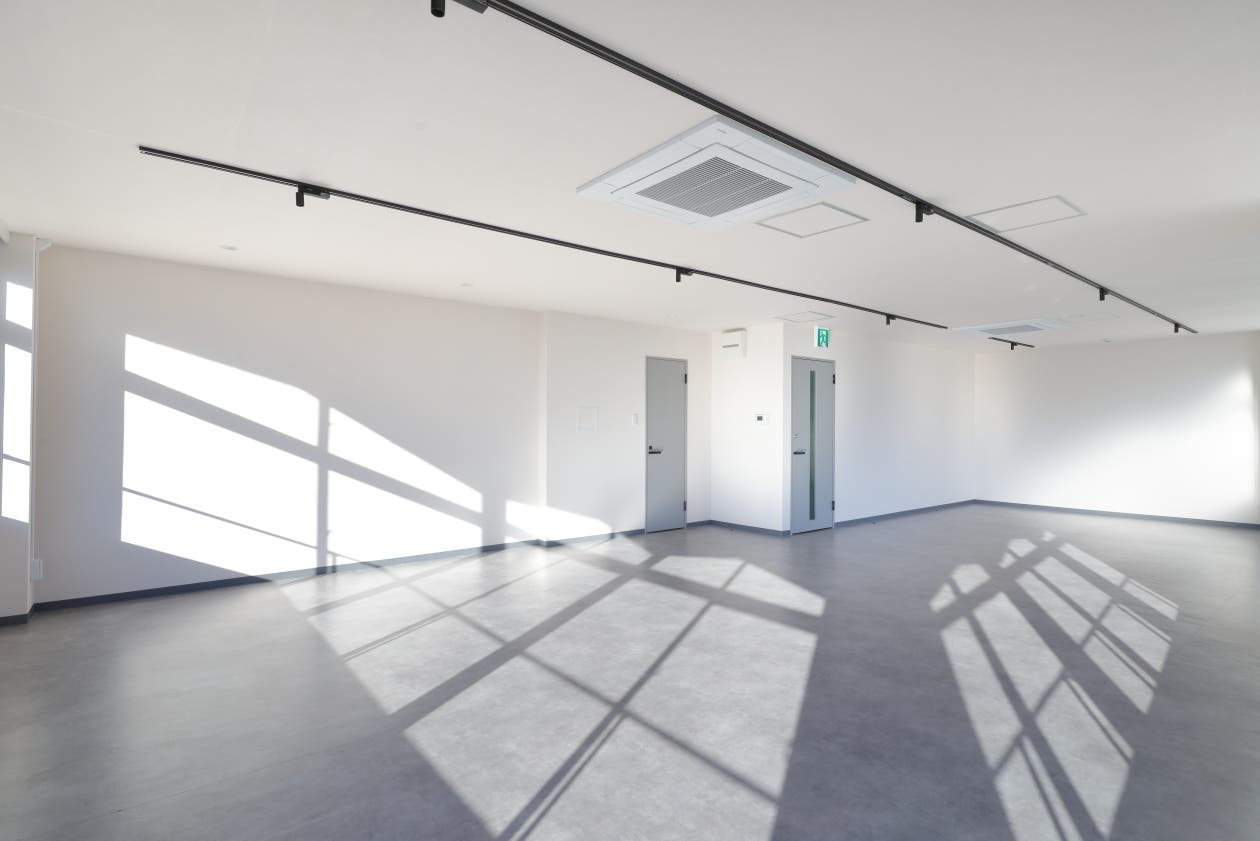 「4階建てビルの屋上」と「4階スペース」の撮影ロケーションの写真23