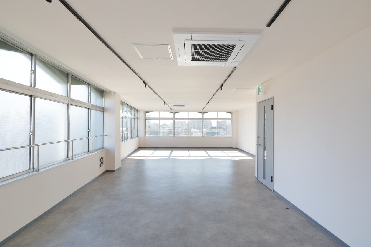 「4階建てビルの屋上」と「4階スペース」の撮影ロケーションの写真21