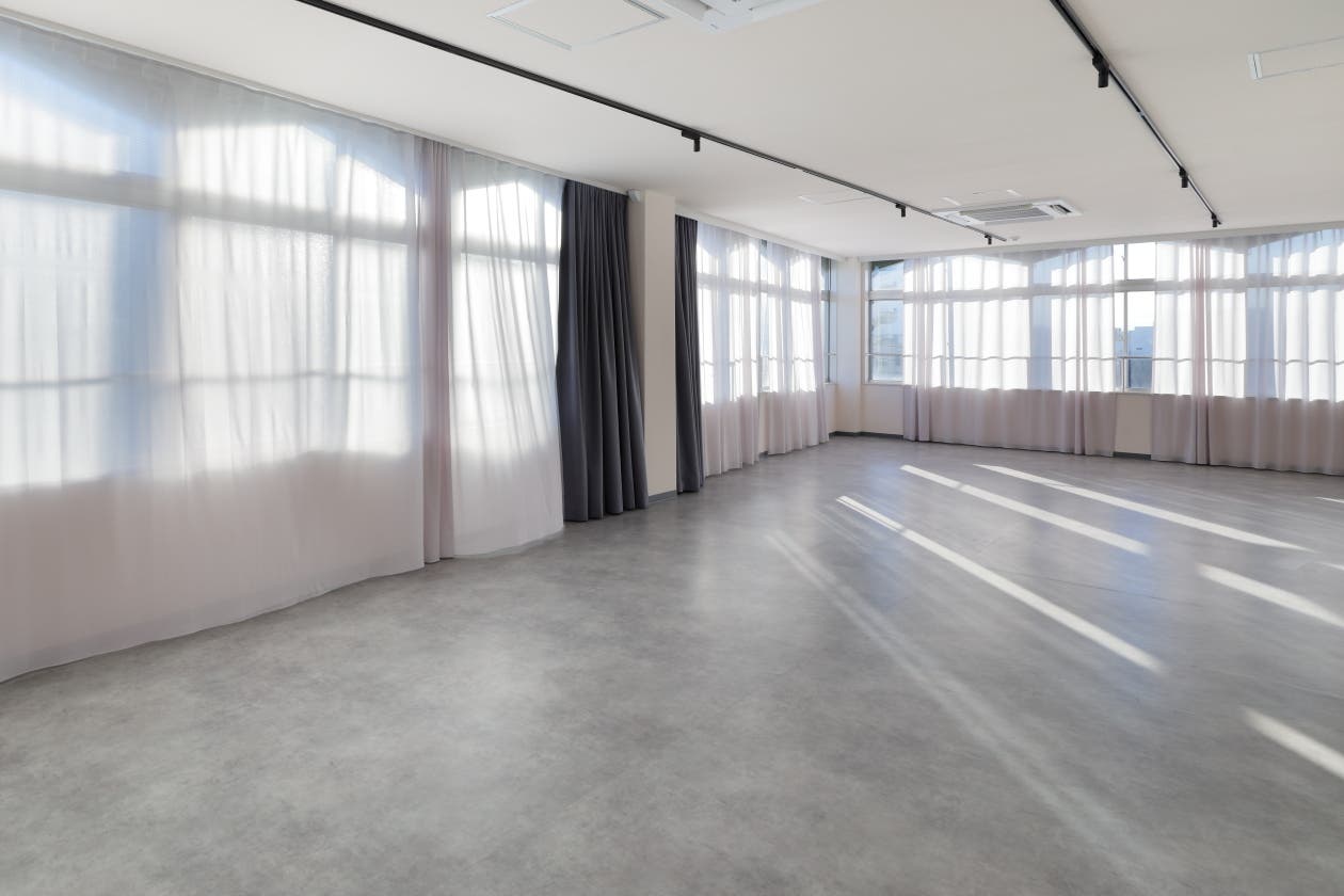 「4階建てビルの屋上」と「4階スペース」の撮影ロケーションの写真19