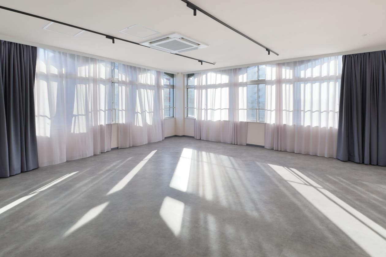 「4階建てビルの屋上」と「4階スペース」の撮影ロケーションの写真18