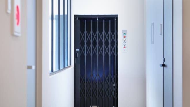 2面採光による自然光がたっぷりと入る、シンプルなOfficeロケ地。の写真10