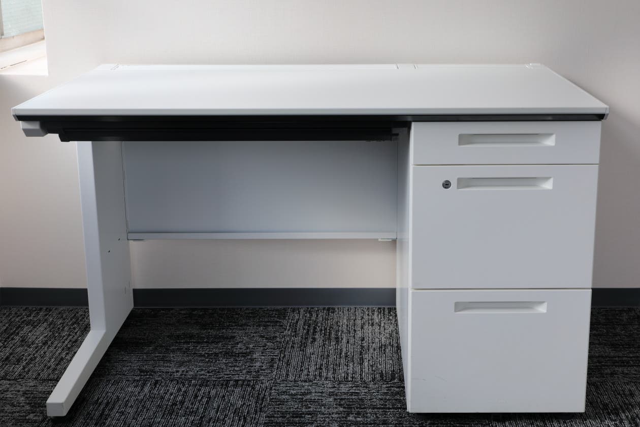 2面採光による自然光がたっぷりと入る、シンプルなOfficeロケ地。の写真12