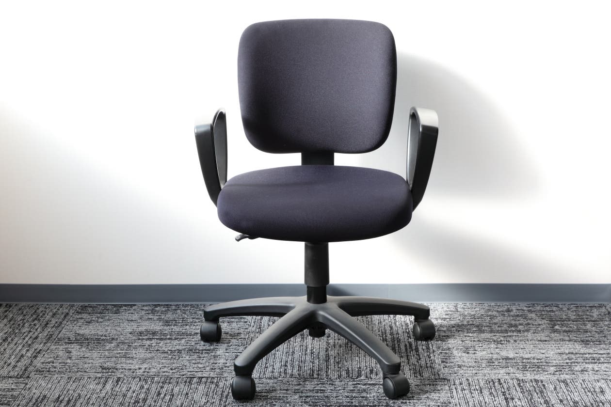 2面採光による自然光がたっぷりと入る、シンプルなOfficeロケ地。の写真13