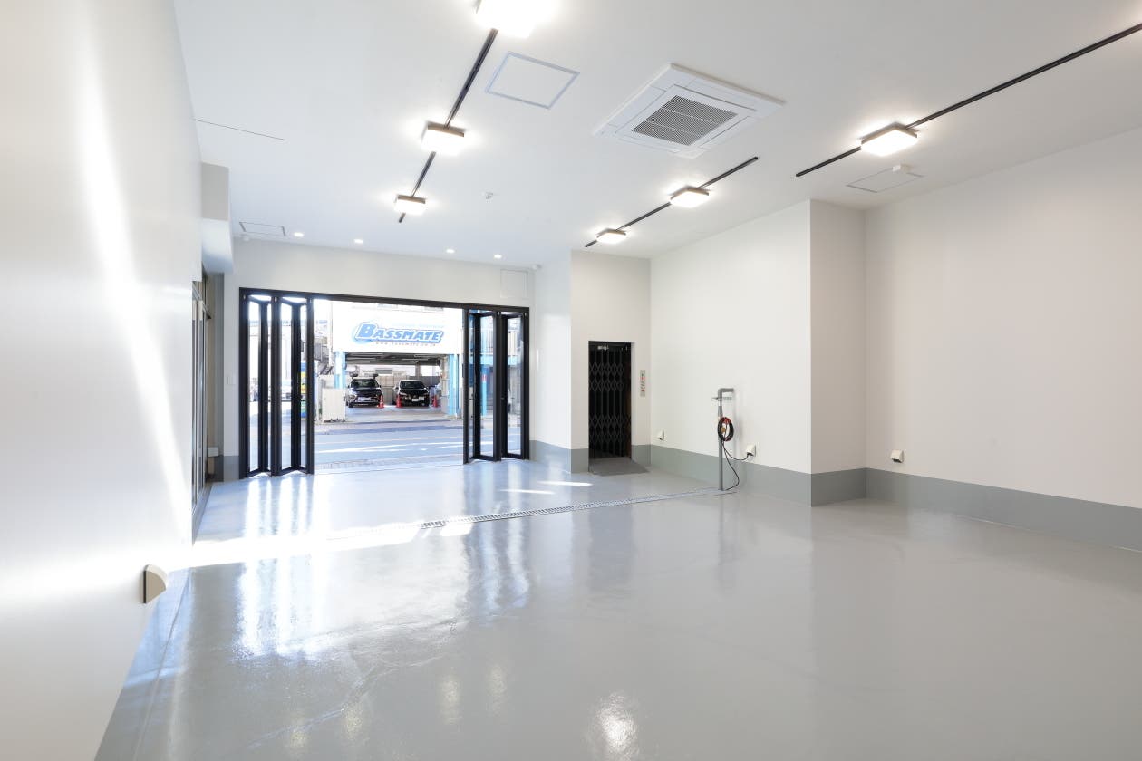 車両の乗り入れが可能なモーターピット仕様のロケ地。の写真2