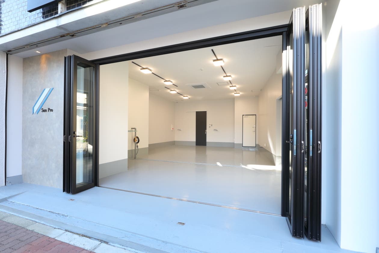 車両の乗り入れが可能なモーターピット仕様のロケ地。の写真3