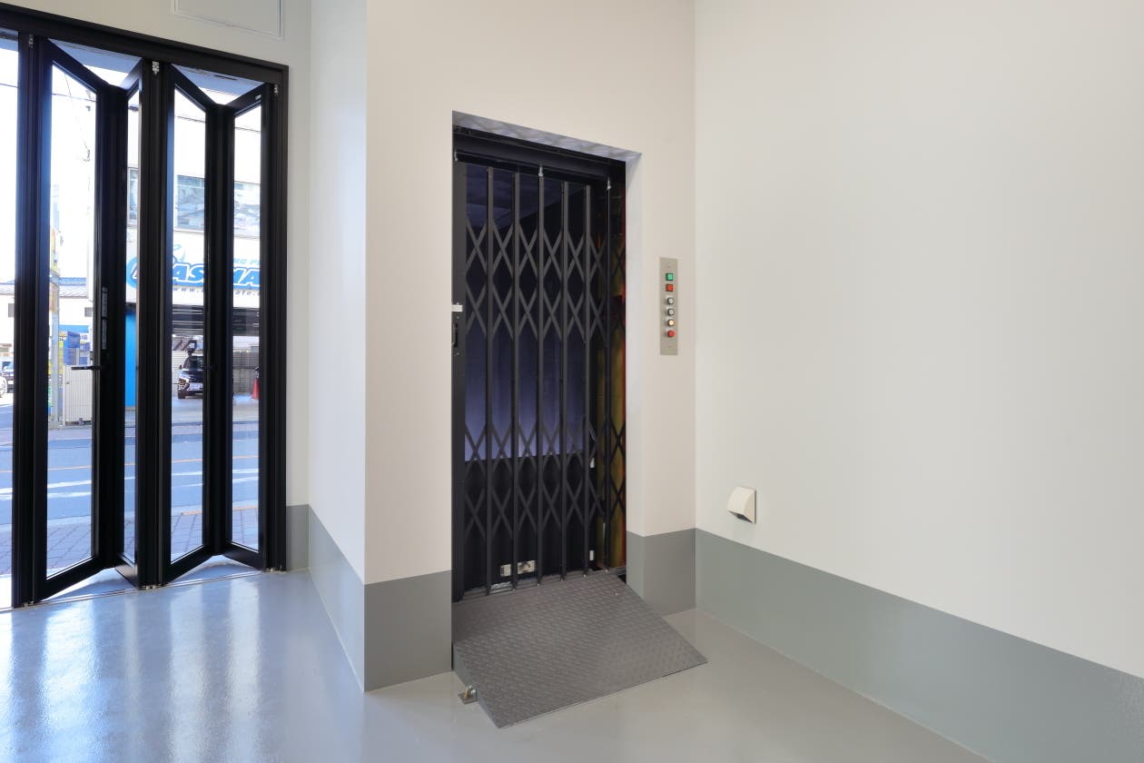 車両の乗り入れが可能なモーターピット仕様のロケ地。の写真8