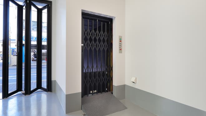 車両の乗り入れが可能なモーターピット仕様のロケ地。の写真8