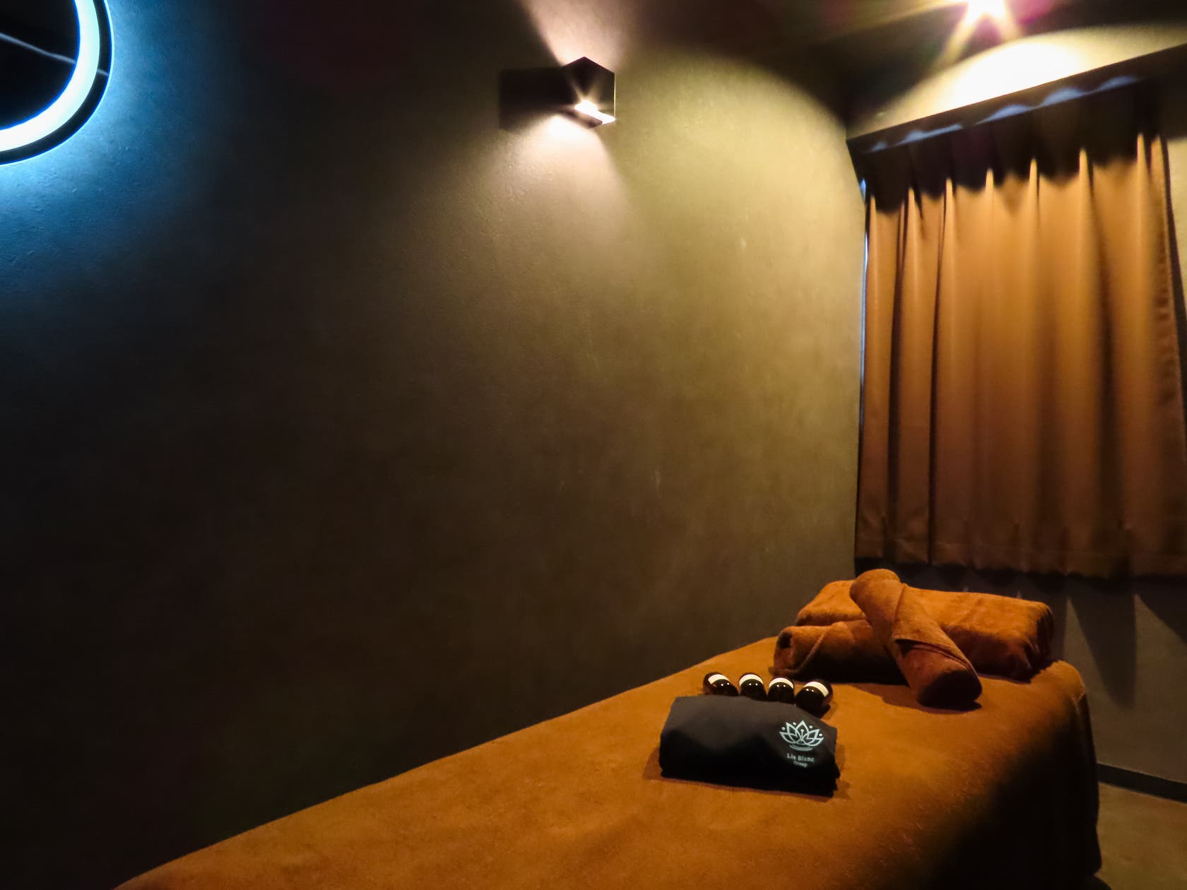 新富町駅から徒歩２分【完全個室】落着いていて静かなエリアの施術室の写真1