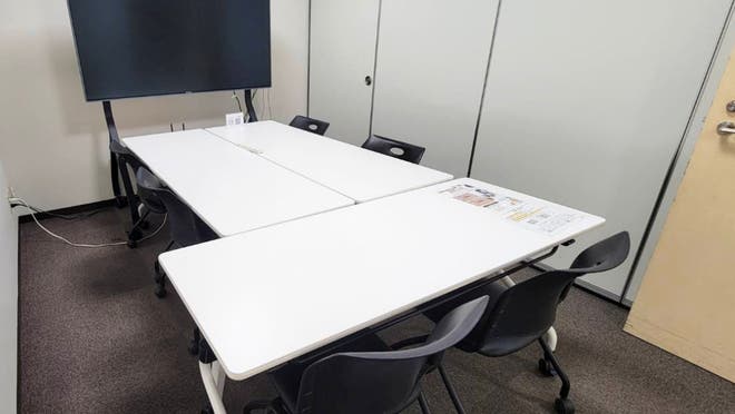 〈会議室B〉大井町駅徒歩2分 | 最大6名 | WEB会議・研修・面談に最適 | 大型モニタ | 光回線wifi の写真2