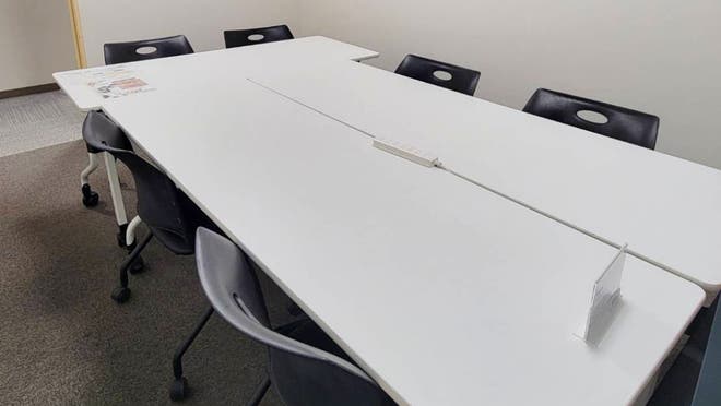 〈会議室B〉大井町駅徒歩2分 | 最大6名 | WEB会議・研修・面談に最適 | 大型モニタ | 光回線wifi の写真3