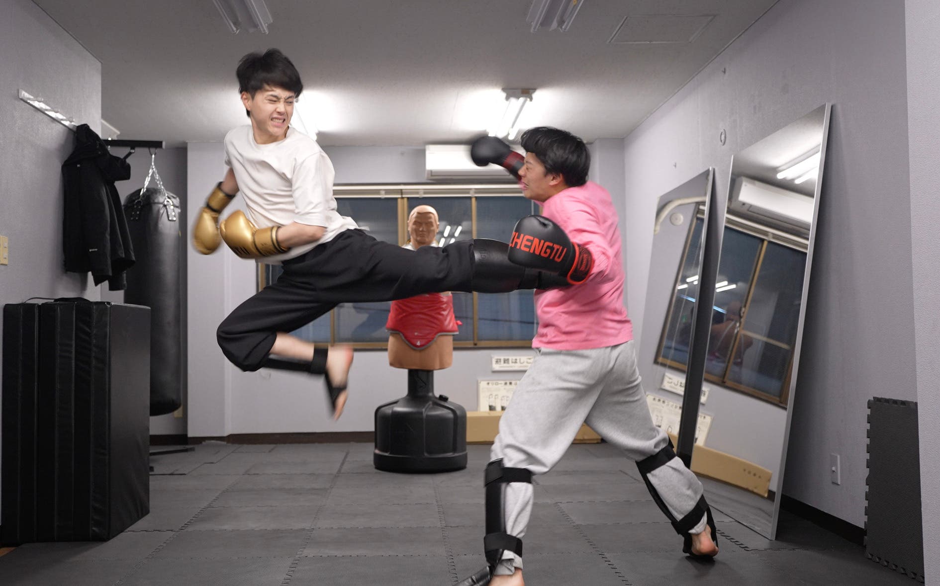 24H営業【日本初 Century BOB 蹴り放題】サンドバッグ,グローブ,ミット完備！手ぶらで24時間格闘技・フィットネスの写真25