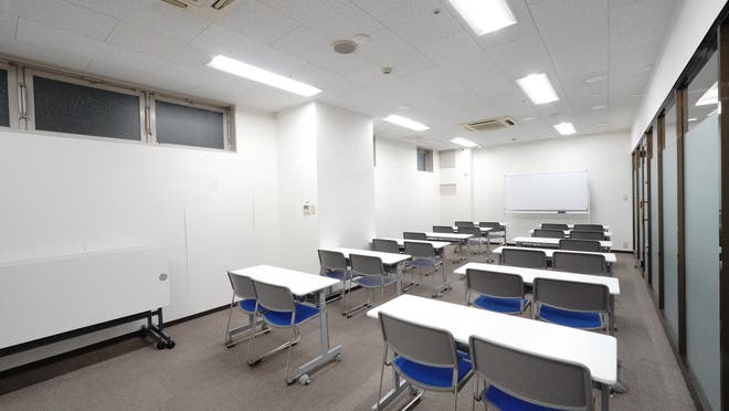 <豊橋駅前 TB1F-C会議室>完全個室✨24名収容/高速Wi-Fi/プロジェクター無料!セミナー/研修/会議の写真1