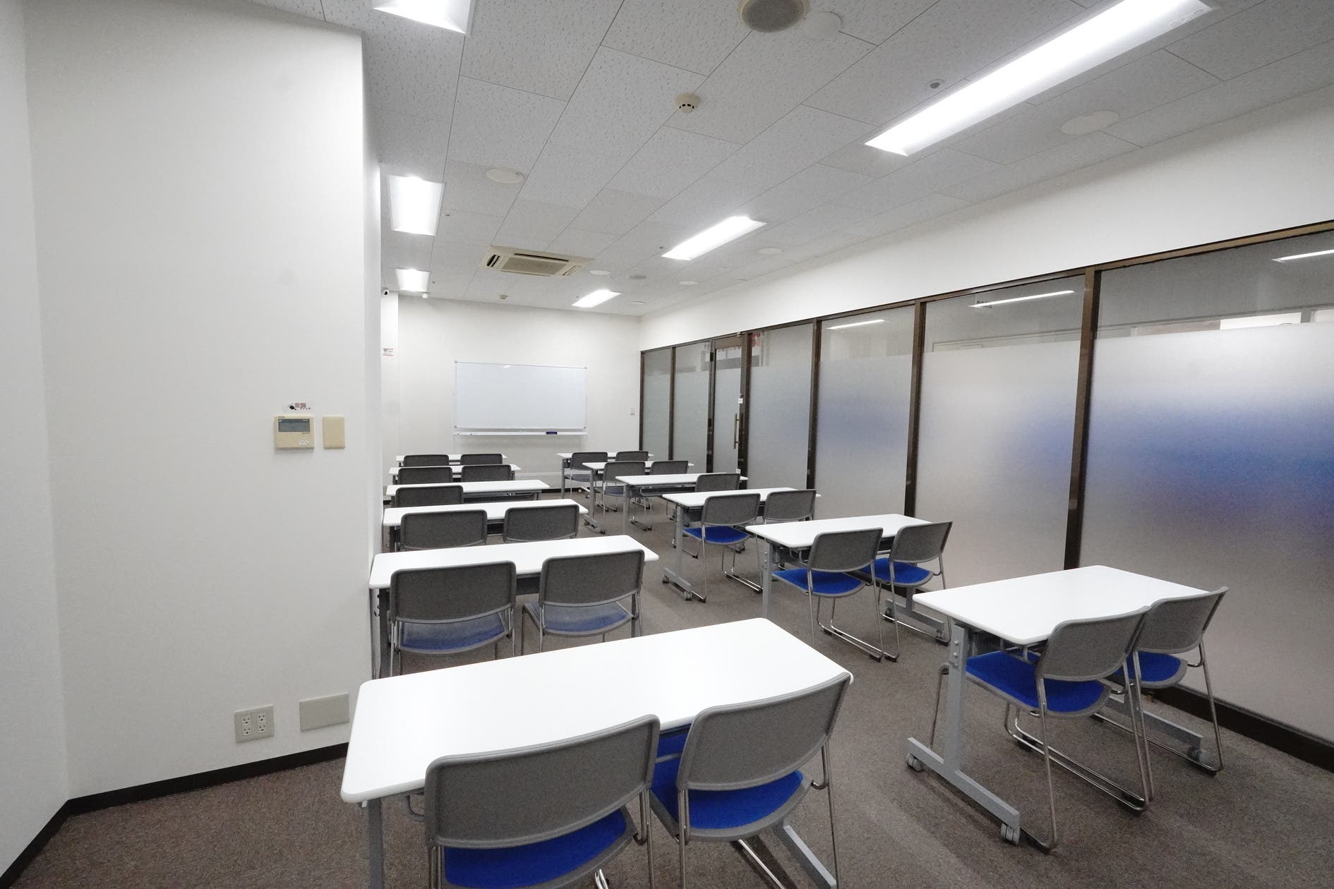 ＜豊橋駅前 TB1F-C会議室＞完全個室✨24名収容/高速Wi-Fi/プロジェクター無料！セミナー/研修/会議の写真3