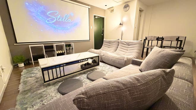 ㊗️新規オープン‼️心斎橋駅からすぐ✨落ち着いた空間で映画鑑賞🎥120型大型スクリーン⭐️パーティー🌟ママ会🌿歓送迎会🎊の写真1