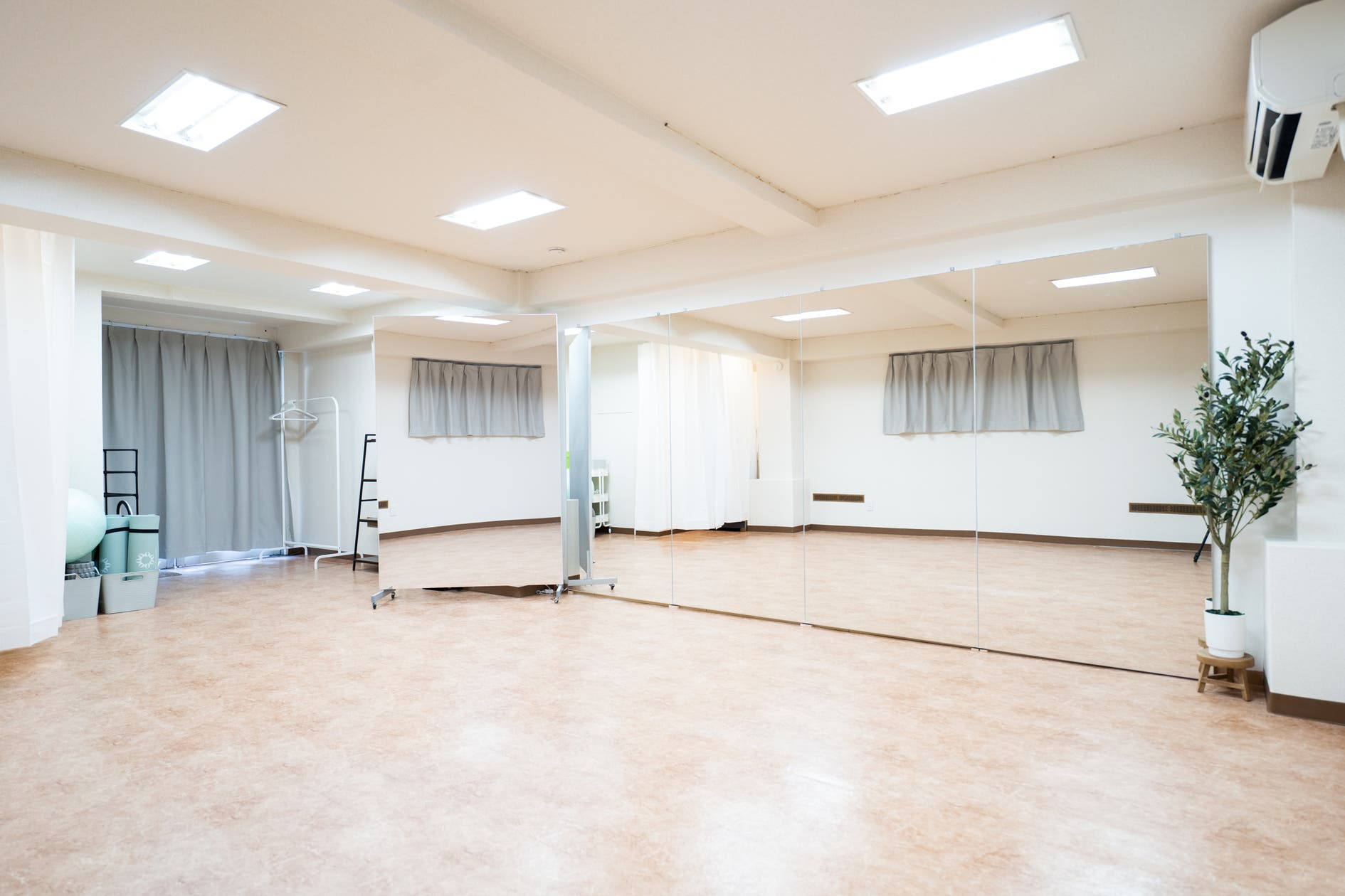【🎉オープン特価🎉】41㎡・最大15名｜高円寺駅7分｜ダンス・稽古・撮影などができる1階スタジオ｜備品は全て無料貸出！の写真1