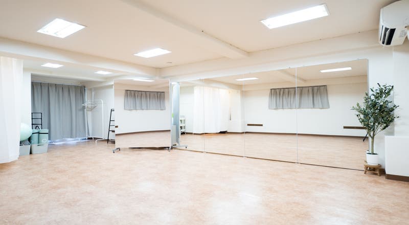 【オープン半年記念🎉】高円寺駅近！10名目安の41㎡1階スタジオ（鏡5面4.8M）／ダンス・ヨガ・撮影など／無料備品多数