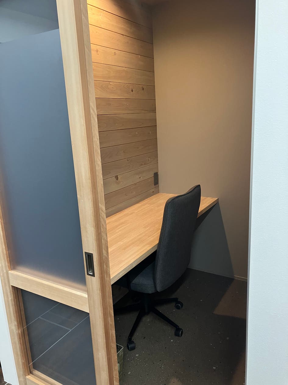 【志津駅北口から徒歩5分】Web会議・作業に最適｜1名用テレカンブース（半個室） №2の写真3