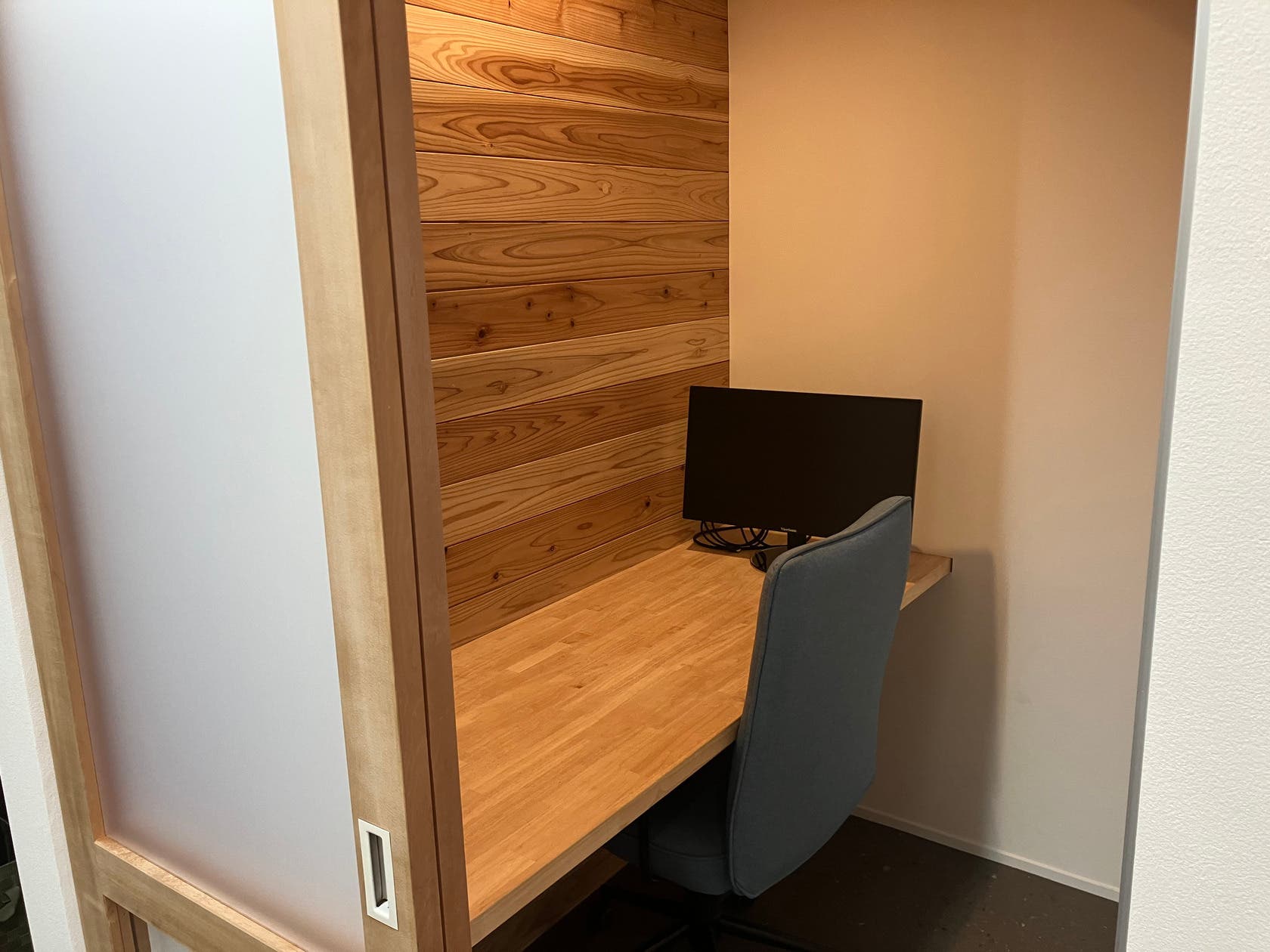 【志津駅北口から徒歩5分】Web会議・作業に最適｜1名用テレカンブース（半個室） №3の写真2