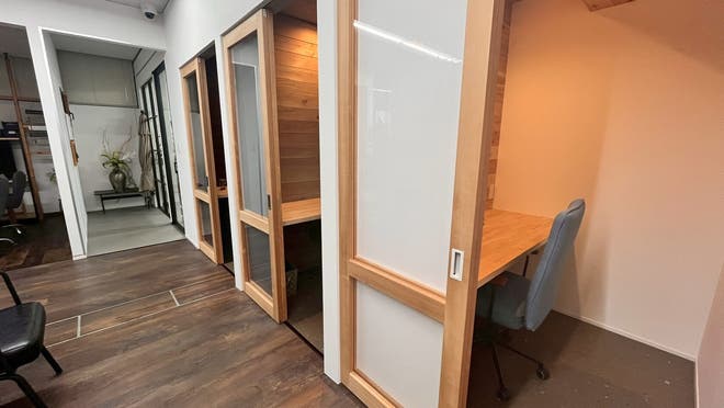 【志津駅北口から徒歩5分】Web会議・作業に最適|1名用テレカンブース(半個室) №3の写真4