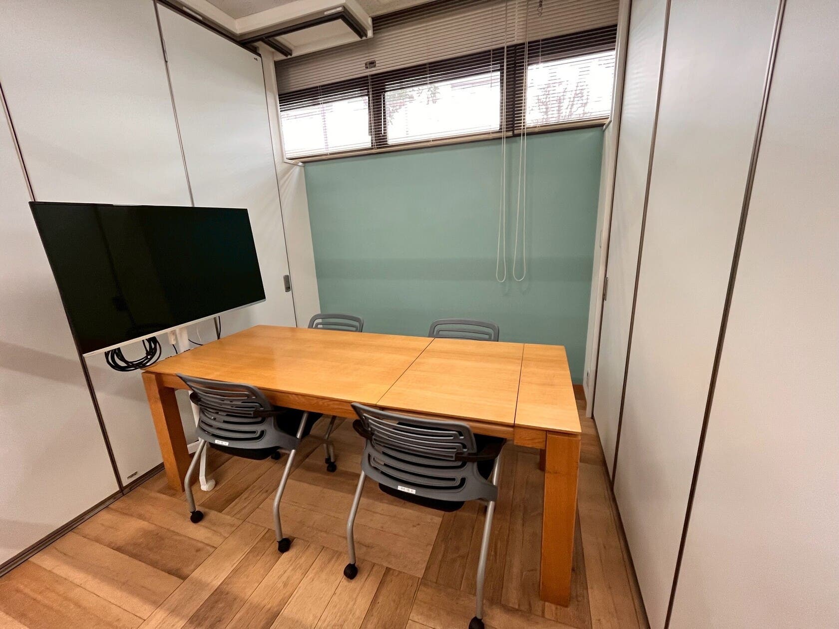 【志津駅北口から徒歩5分】4名まで利用可能｜MeetingRoom No.1（半個室）※2室予約で8名まで利用可の写真1