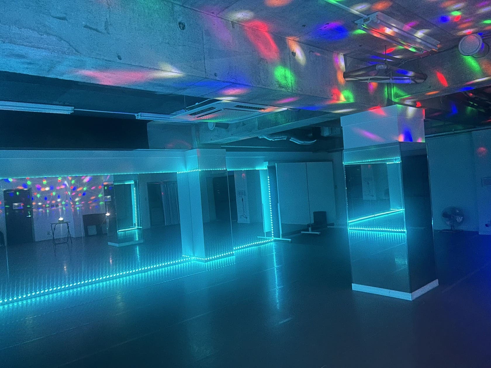 【 100㎡】【東中野駅8分・落合駅6分】ダンス/撮影/演劇/会議、２面の巨大鏡、光ネット、更衣室有の写真3