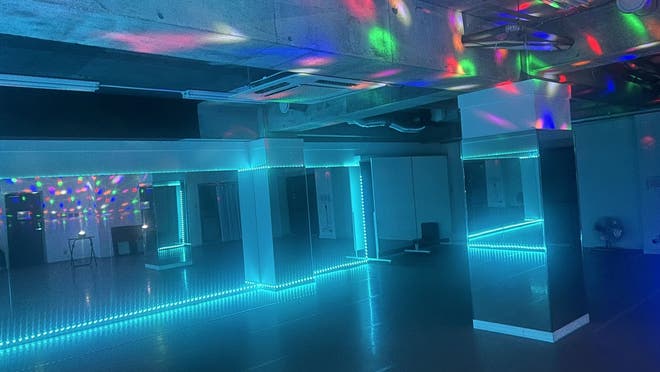 【 100㎡】【東中野駅8分・落合駅6分】ダンス/撮影/演劇/会議、2面の巨大鏡、光ネット、更衣室有の写真3