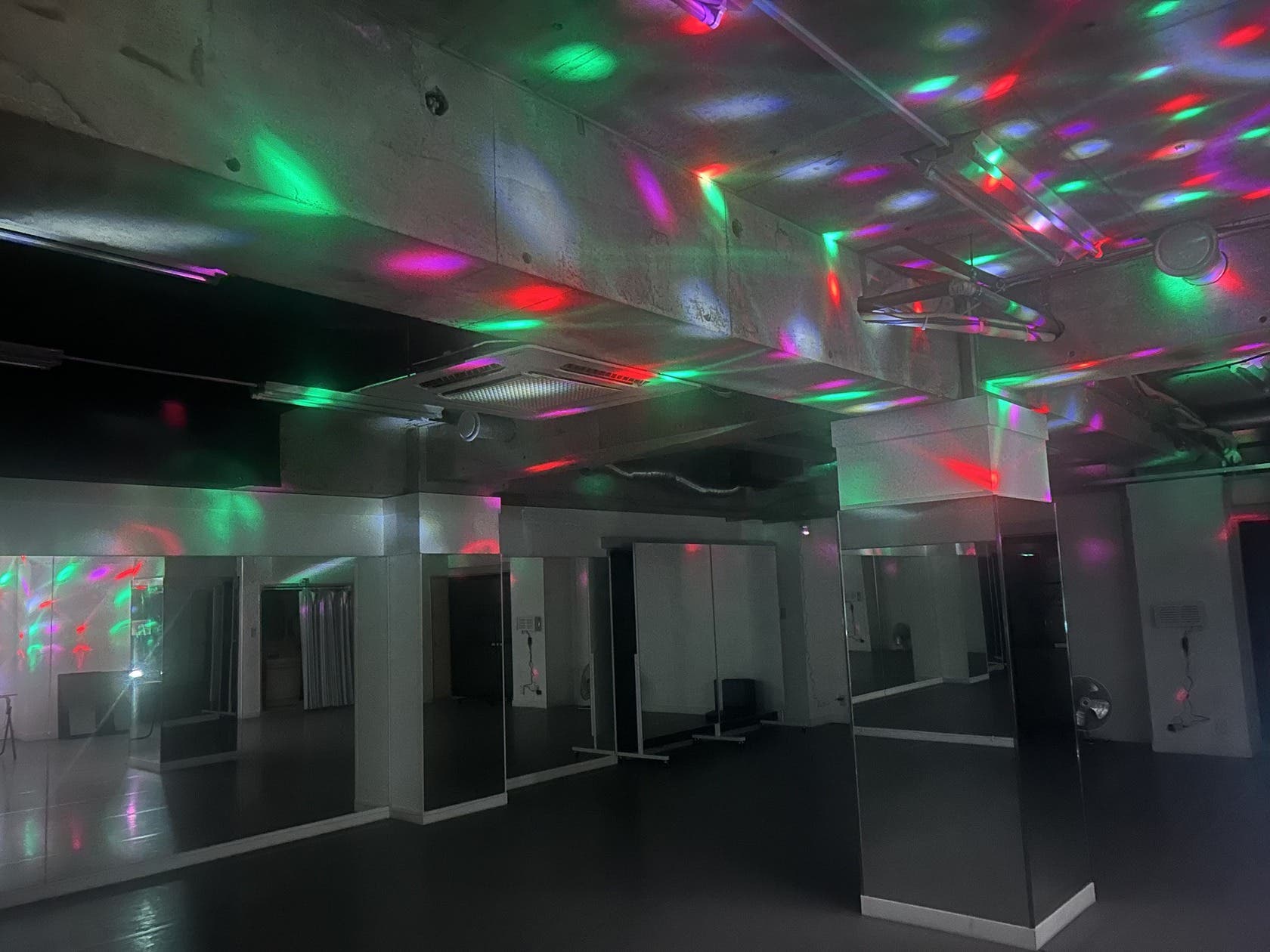 【 100㎡】【東中野駅8分・落合駅6分】ダンス/撮影/演劇/会議、２面の巨大鏡、光ネット、更衣室有の写真8