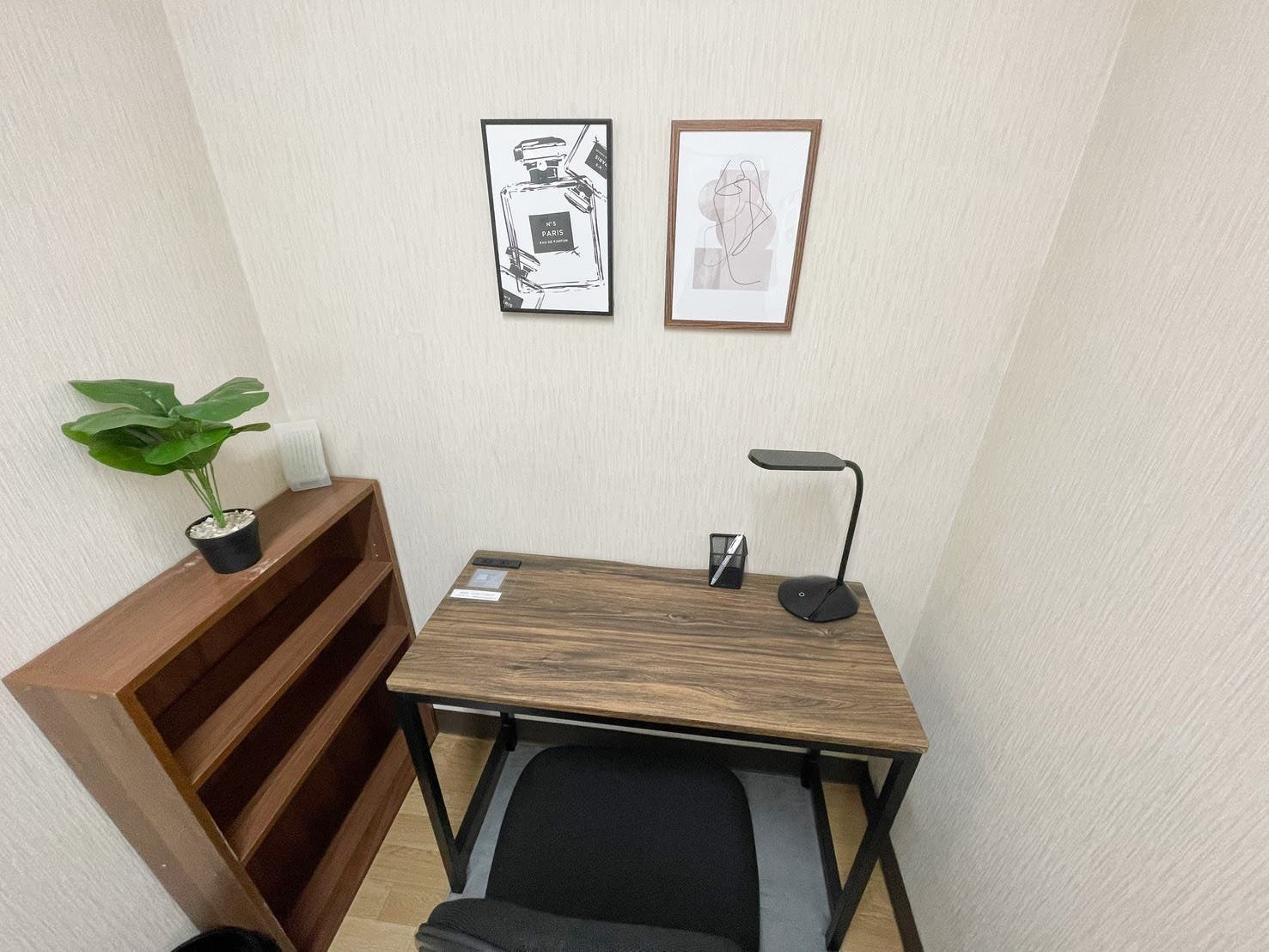 【オープン記念価格】福山駅前 North Space 大黒町｜1人用個室｜作業・勉強の写真1