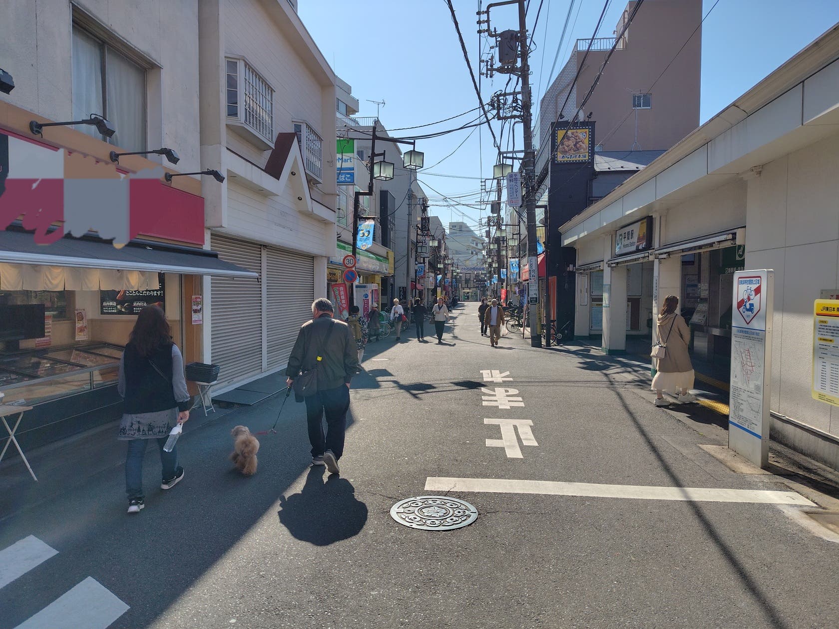【平間駅 改札正面】駅からの人流が見える路面スペース｜プロモーションやポップアップに最適の写真2