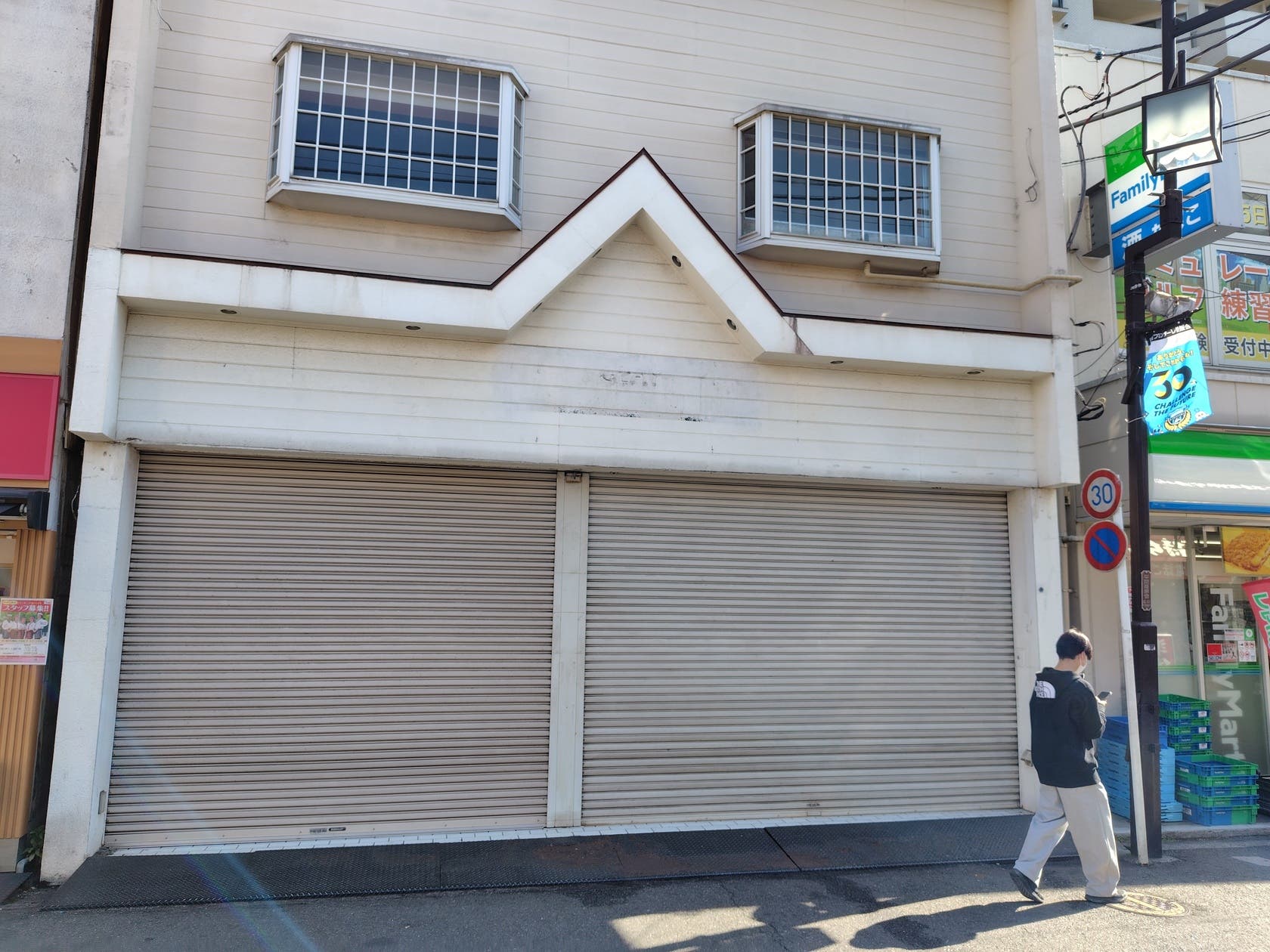 【平間駅 改札正面】駅からの人流が見える路面スペース｜プロモーションやポップアップに最適の写真4