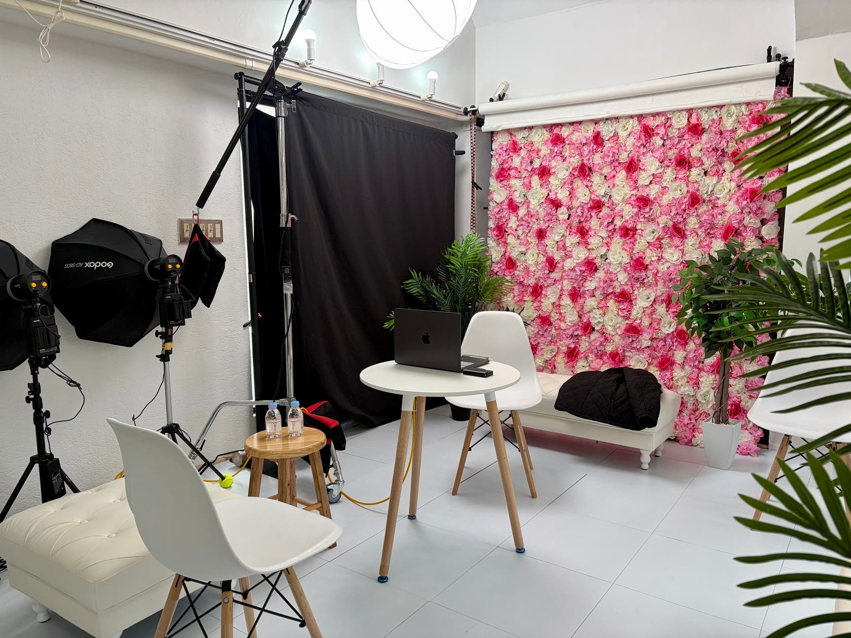 【栄から徒歩圏内】1時間からOK/商用利用可/撮影/コスプレ/配信/本格撮影スタジオ【新栄フォトスタジオ】の写真1