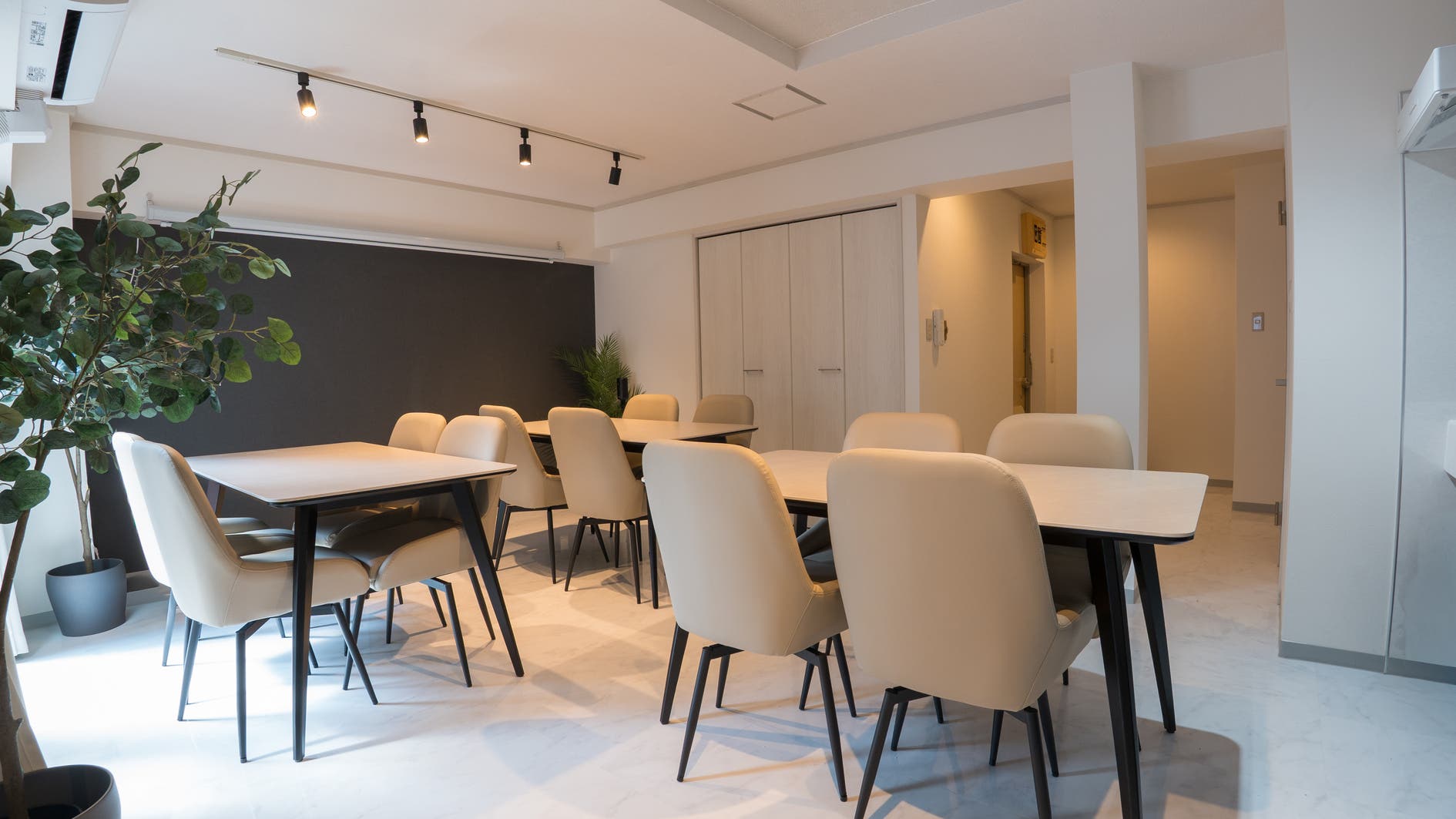 浜松町駅徒歩5分🚶‍♂️最大12名◎交流会・懇親会に最適✨女子会・推し活・歓送迎会🍃プロジェクター有🎥コスプレ撮影📷の写真22